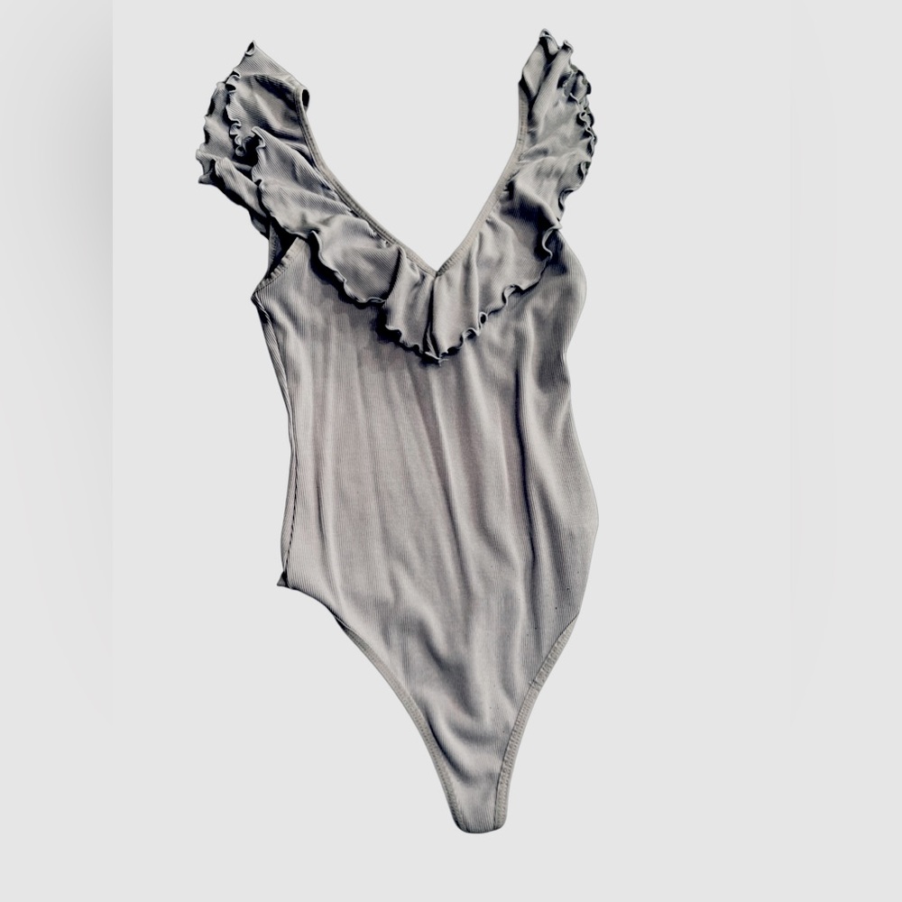 Aritzia Wilfred Ruffled Bodysuit - Gem